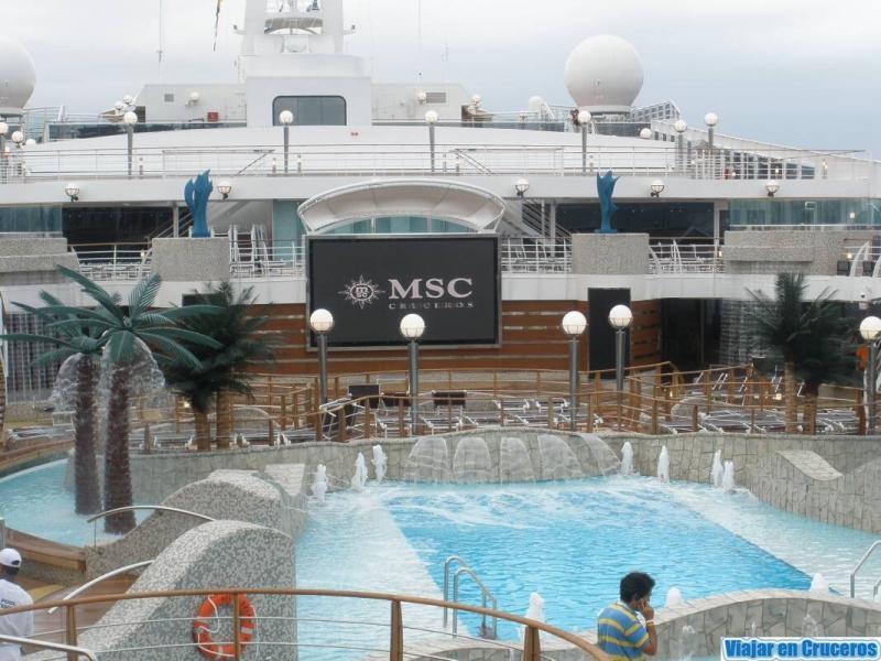 Msc Splendida – La piscina principal | Viajar en Cruceros